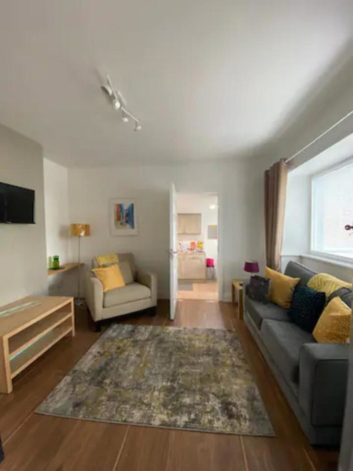 Location, Location! Gorgeous 1 Bed Apt- Killarney - Killarney