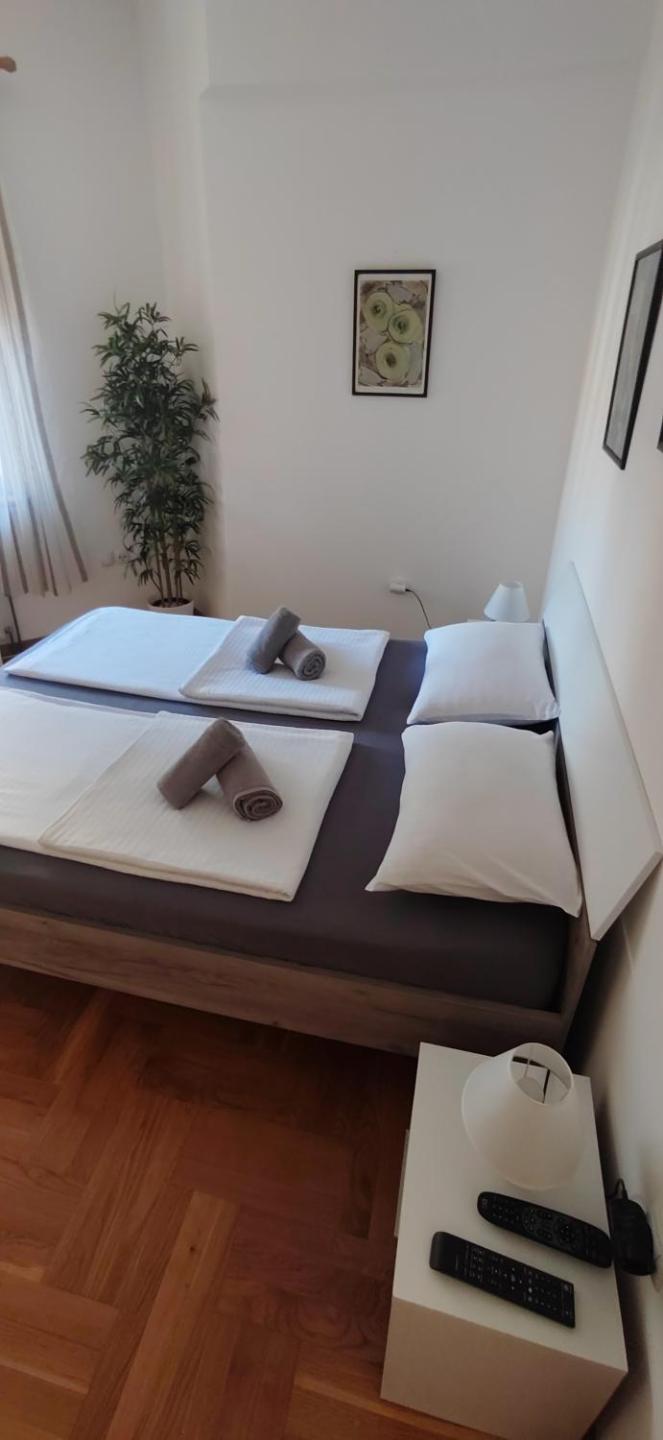 Paris 2 Night Private Parking - Serbia