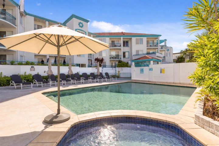 Chevron Island 1br Apartment - Walk To Surfers - Pool - Gold Coast