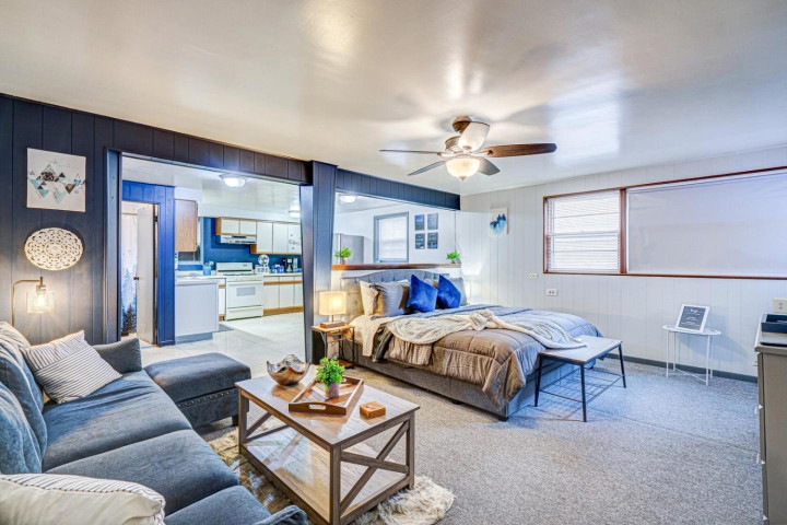 King Bed Studio | 60" Hdtv | Safe | Close To Metra - Elmhurst, IL