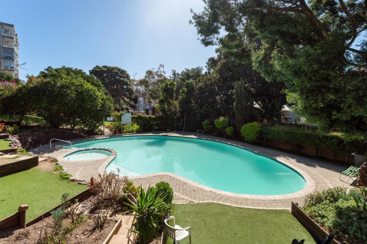 Green Point Family Studio - Walk To Stadium, Waterfront & Seapoint - Pool & Parking - Camps Bay