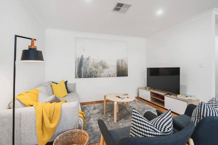 Villa On Valcross - Modern Coastal Comfort Near Town - Busselton