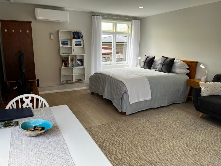 Raglan Retreat On Gilmour - Raglan