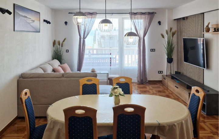 2 Bedroom Cozy Apartment In Omis - Omiš