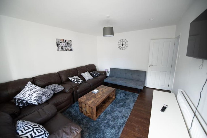 Spacious 3 Bed Home Manchester Airport Free Parking - Manchester