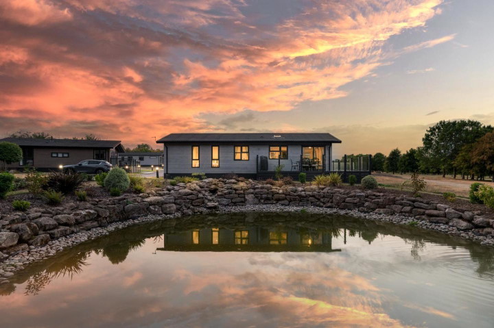 Finest Retreats - Cambridge Luxury Lodge - Essex