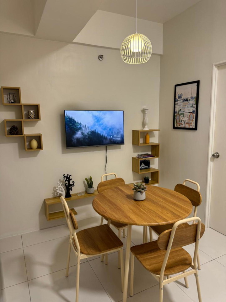 Sm Naga City 2br River View Balcony With Fiber Internet - Naga