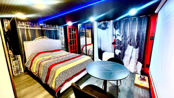 Luxury Kia Red Room A1 - Vaughan