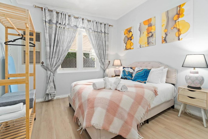 Stylish 2 Bedroom Unit Close To Cbd - Stirling, SA, Australia