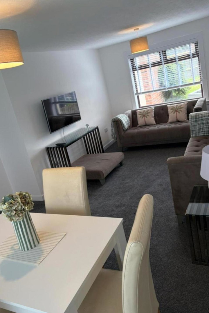 Ayr 2-bed House Sleeps 4 With Garden & Parking - Ayr, UK