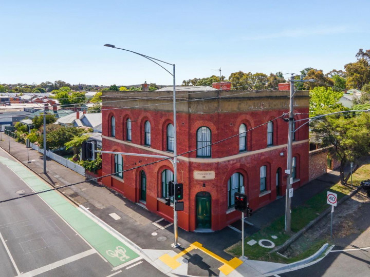 The Globe - Castlemaine