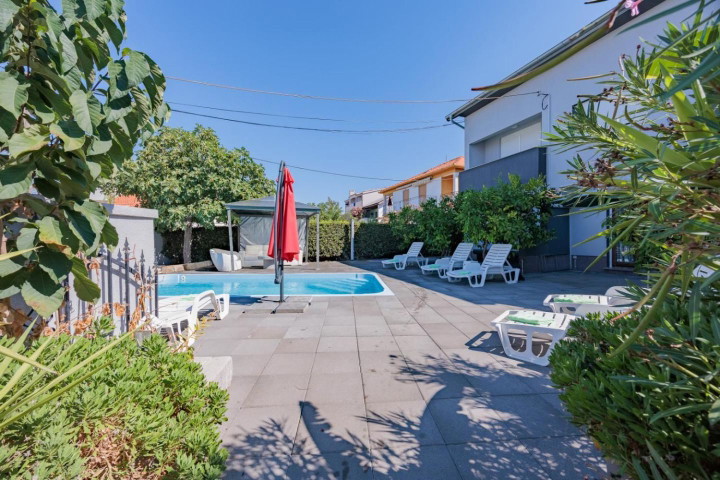 Crowonder Lucky Holiday House With Pool And Patio 30 Meters From The Beach - Alpes
