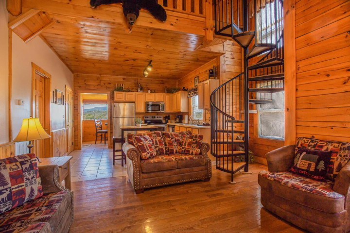 Steps From Pkwy! Hot Tub~pool Access~fast Wifi - Pigeon Forge, TN