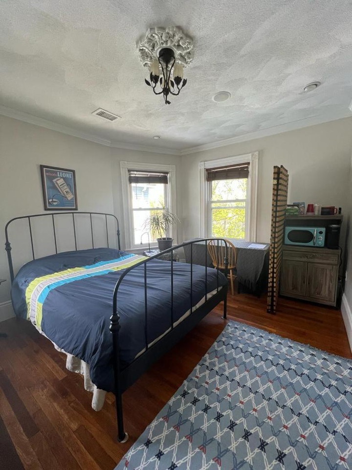Private Room In A Grand House - Massachusetts