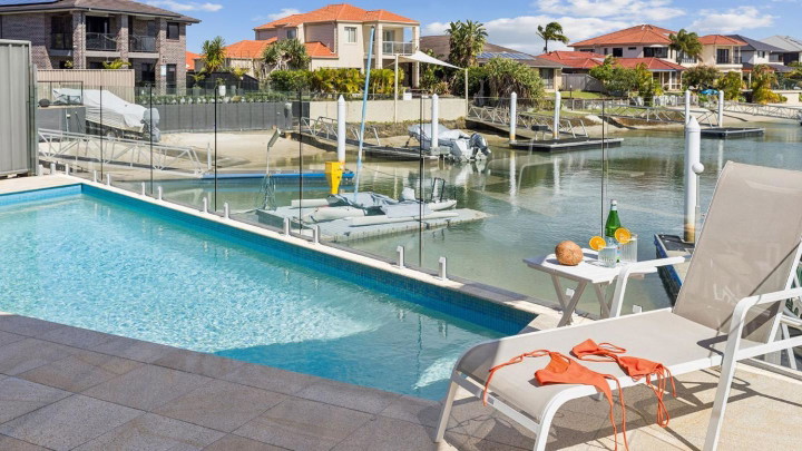 Witonga Waters - Pet Friendly Luxury Waterfront Escape With Pool & Pontoon - Holiday Yamba - Yamba