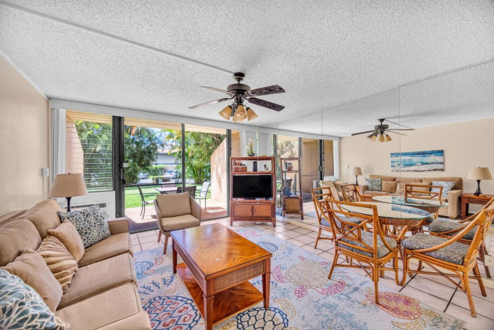 Ground Floor Condo Walking Distance To Beach - Maui, HI