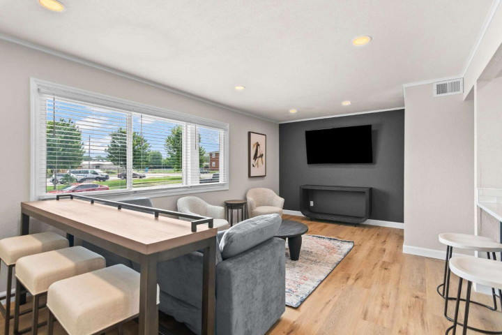 Newly Renovated Unit In Central Spfld #202 - Springfield, IL