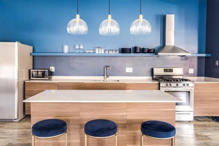Beautifully Remodeled Second Floor Flat In River North With Private Rooftop - 2s - River North - Chicago