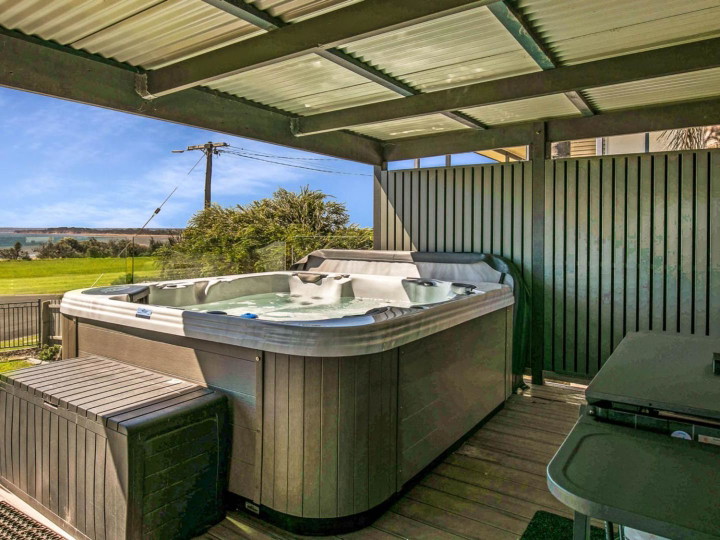Gokus Shack Rural And Water Views With A Spa - San Remo
