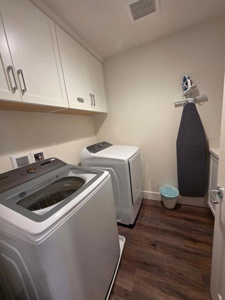 Room-3 In Carlsbad Townhome 4-min Walking To The Beach & Downtown - Carlsbad, CA