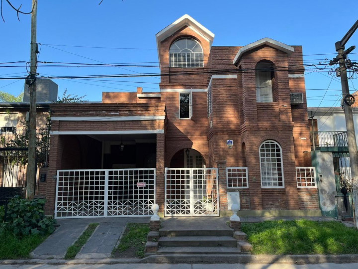 Casa Frente Parque Guillermina - Argentine