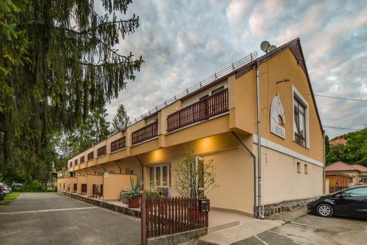 Lipicai Hotel éS ÉTterem - Hungary