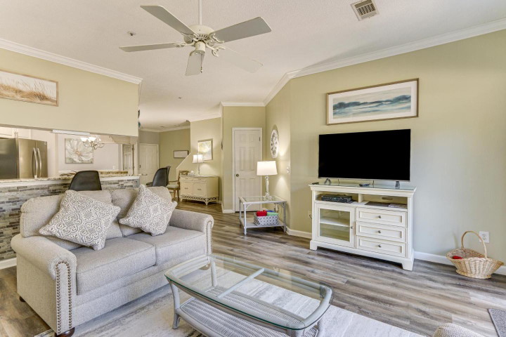 Hilton Head Island Condo W/ Deck < 1 Mi To Beaches - South Carolina