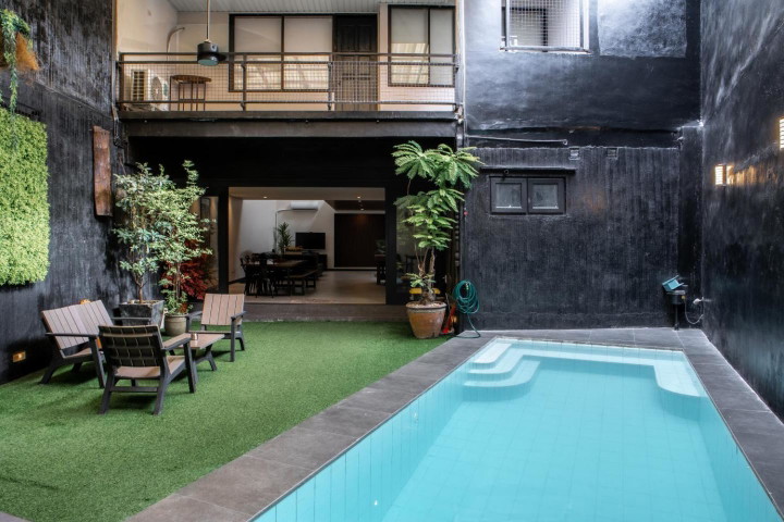 Tropical Poolhouse Qc - Quezon City