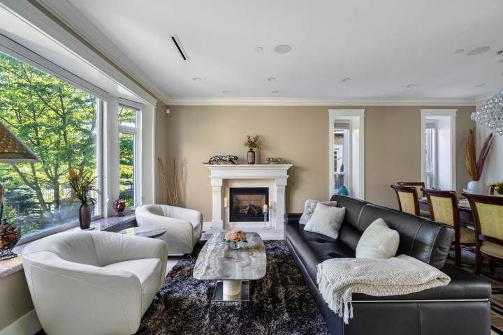 Luxurious Multi-family Home In Vancouver West, 10 Mins Downtown - Bowen Island