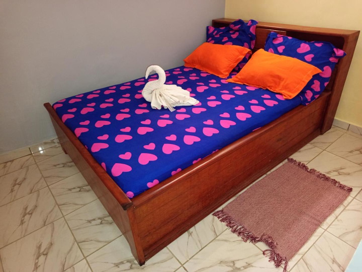 Elegant And Secure 2-bedrooms Apartment Near City Center With Wi-fi, Parking, Air Conditioning - Douala