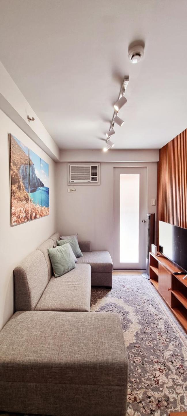 Mikaela's Crib- 1 Bedroom Flat @ Arezzo Place Condominium - Davao City