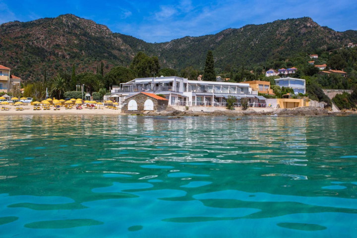 Roc Hotel - Hôtel 4 éToiles Les Pieds Dans L'eau - Le Lavandou