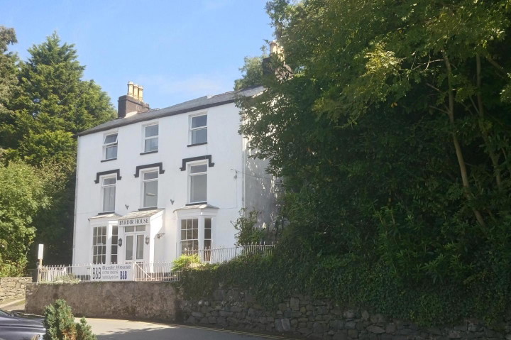 Byrdir House - Gwynedd