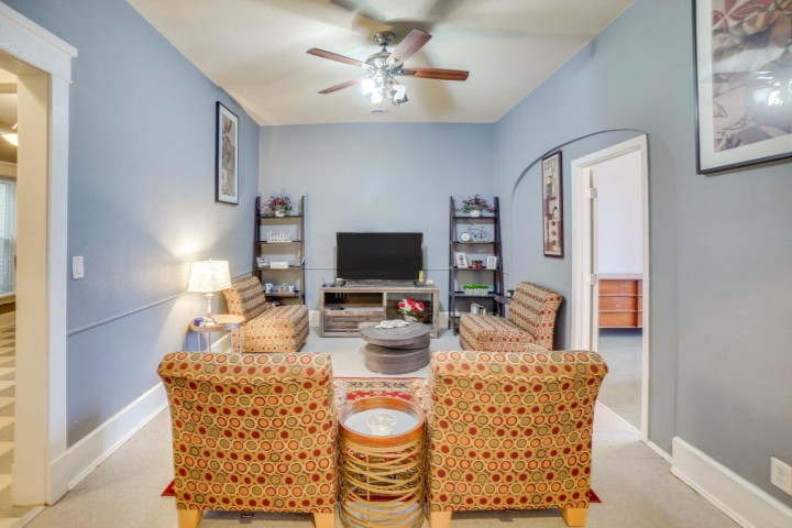 1 Mi To Lake Michigan! Urban Racine Apartment - Kenosha, WI