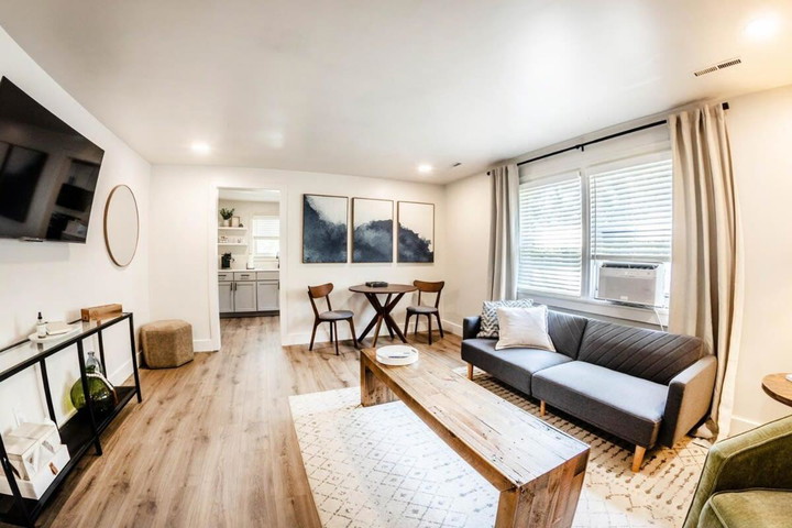 Thsldo 1 - Downtown Lincoln Apartment - Lincoln, NE