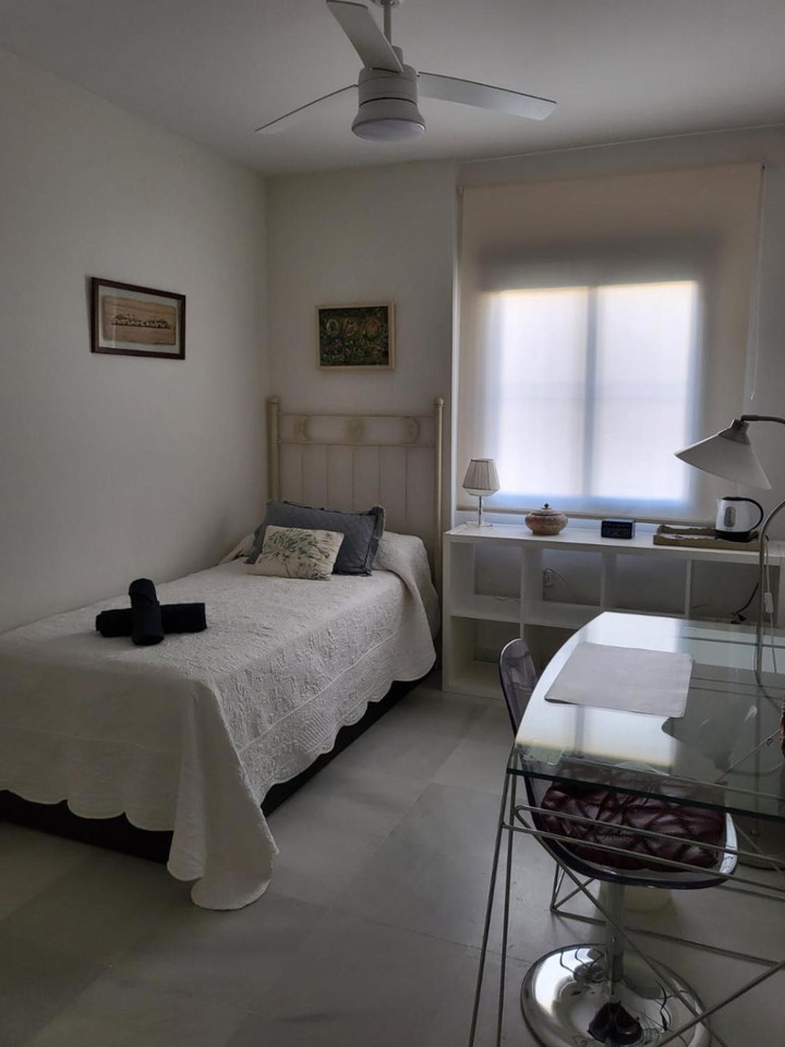 Habitación Agradable Con Baño Individual - Seville