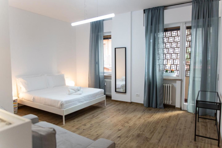 Dora’s Room - Italy