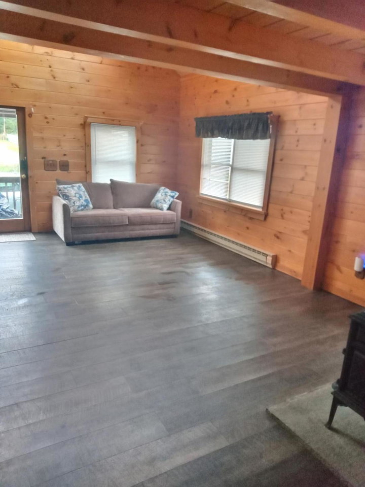 Cabin On A Private Lake - Pennsylvania