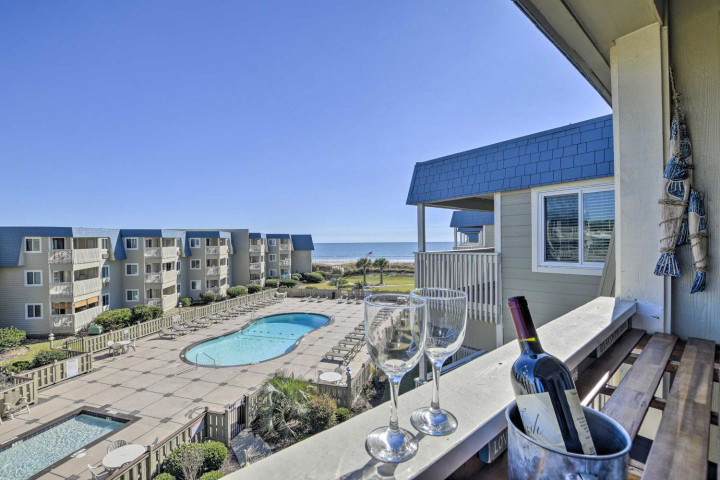 Beachfront Condo W/ Balcony: Walk To Apache Pier - South Carolina