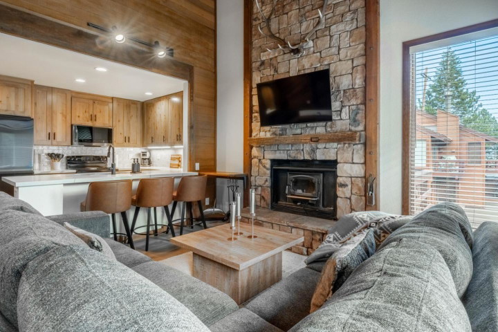 Just Renovated & Steps To Village! 2br2ba Loft - Mammoth Lakes, CA