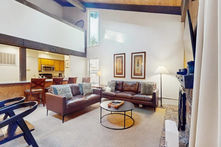 Charming Condo With Wifi Gas Fireplace & Shared Pools Hot Tub & Nearby Beach - South Lake Tahoe, CA