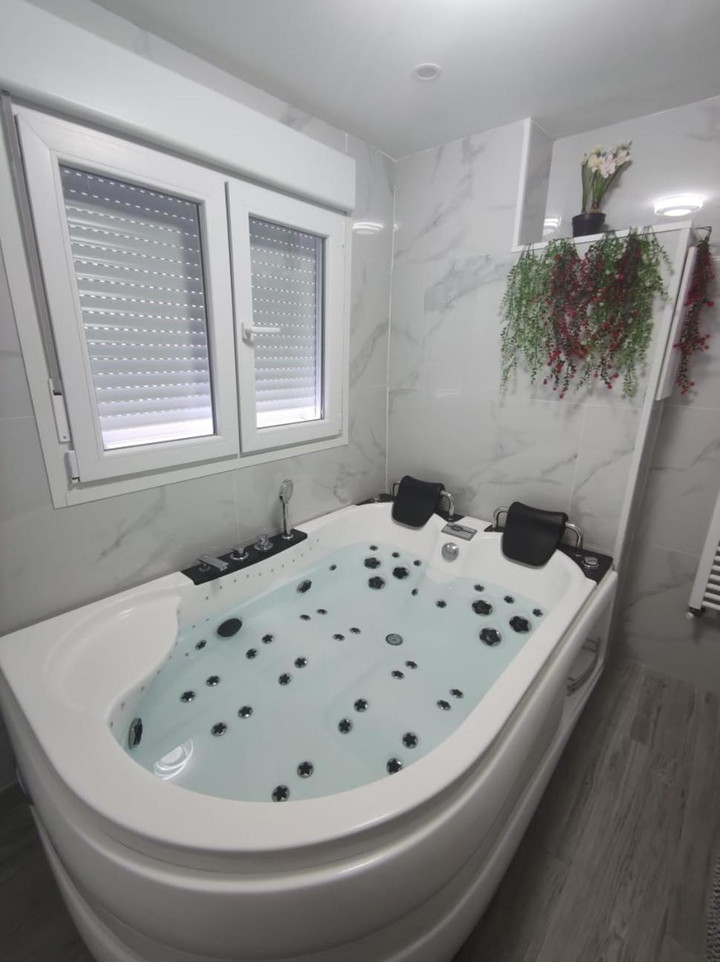 Apartamento Con Jacuzzi: El Rincón De Las Delicias - Zaragoza