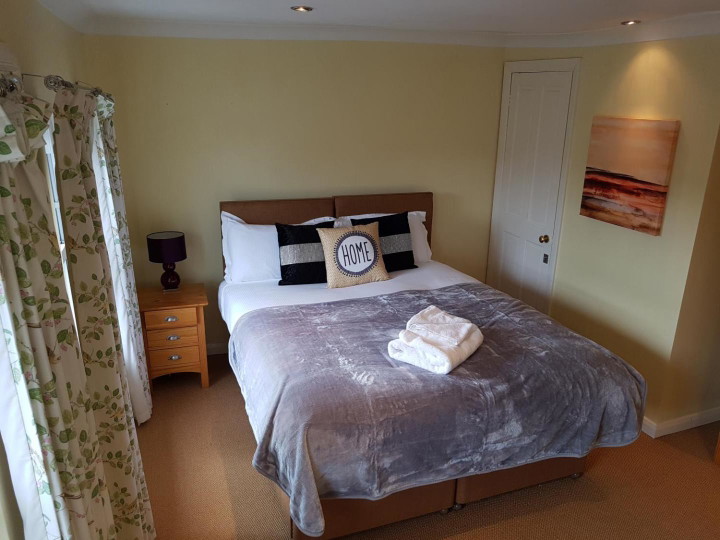 Slough Centre Townhouse With Driveway Parking For Up To Two Cars - Slough
