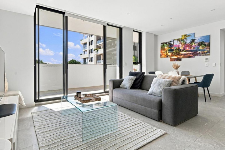 Stylish 2br Retreat, Balcony And Parking - Sydney