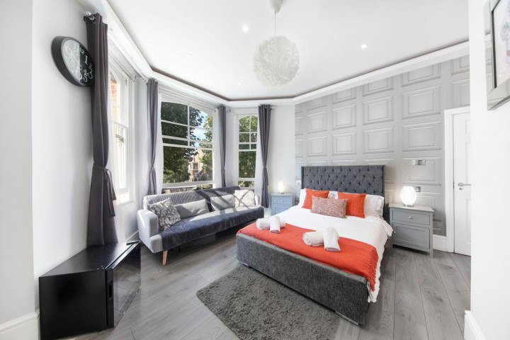 Hackney Suites - En-suite Rooms & Amenities - London