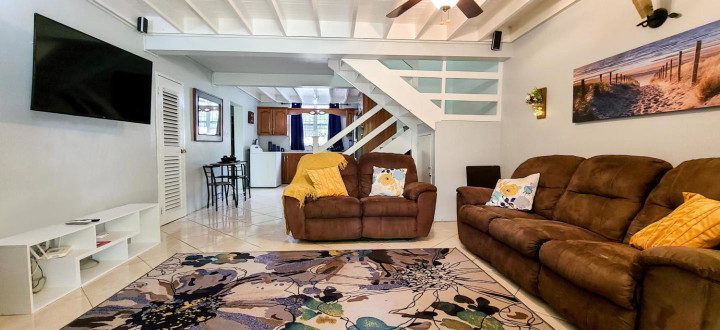 Cheerful 2 - Bedroom Townhouse With Free Parking In New Kingston - Kingston