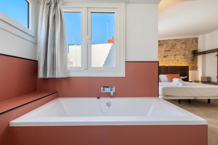 Atic Port Apartsuite Con Bañera Y Terraza Adults Only - Tarragona