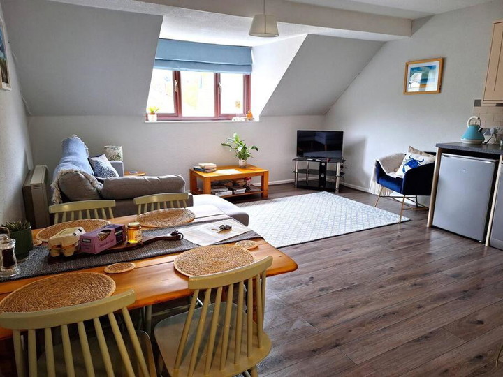 Two Bedroom Apartment Close To The Beach - Beer