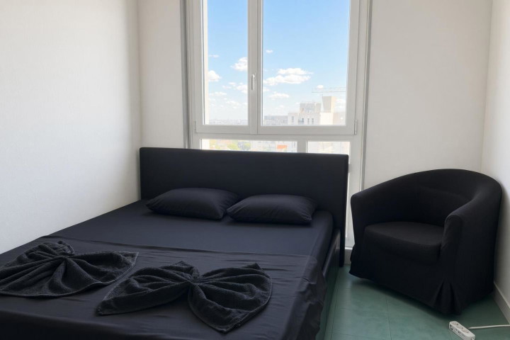 Chambre Privée Avec Lit King-size Dans Un Appartement Partagé à 5 Min Du Métro 7 à Paris Orly - Villejuif