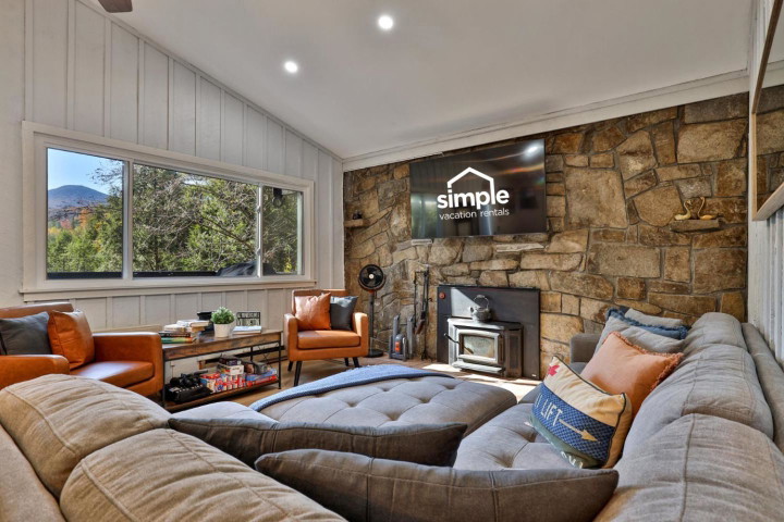 Roaring Bear Cabin - Secluded Killington Retreat With Hot Tub And Fire Pit - Killington, VT